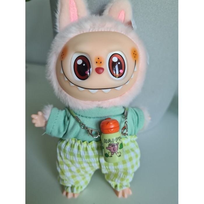 SET: Jucarie din plus Labubu Blindbox, Have A Seat + Set Haine Labubu